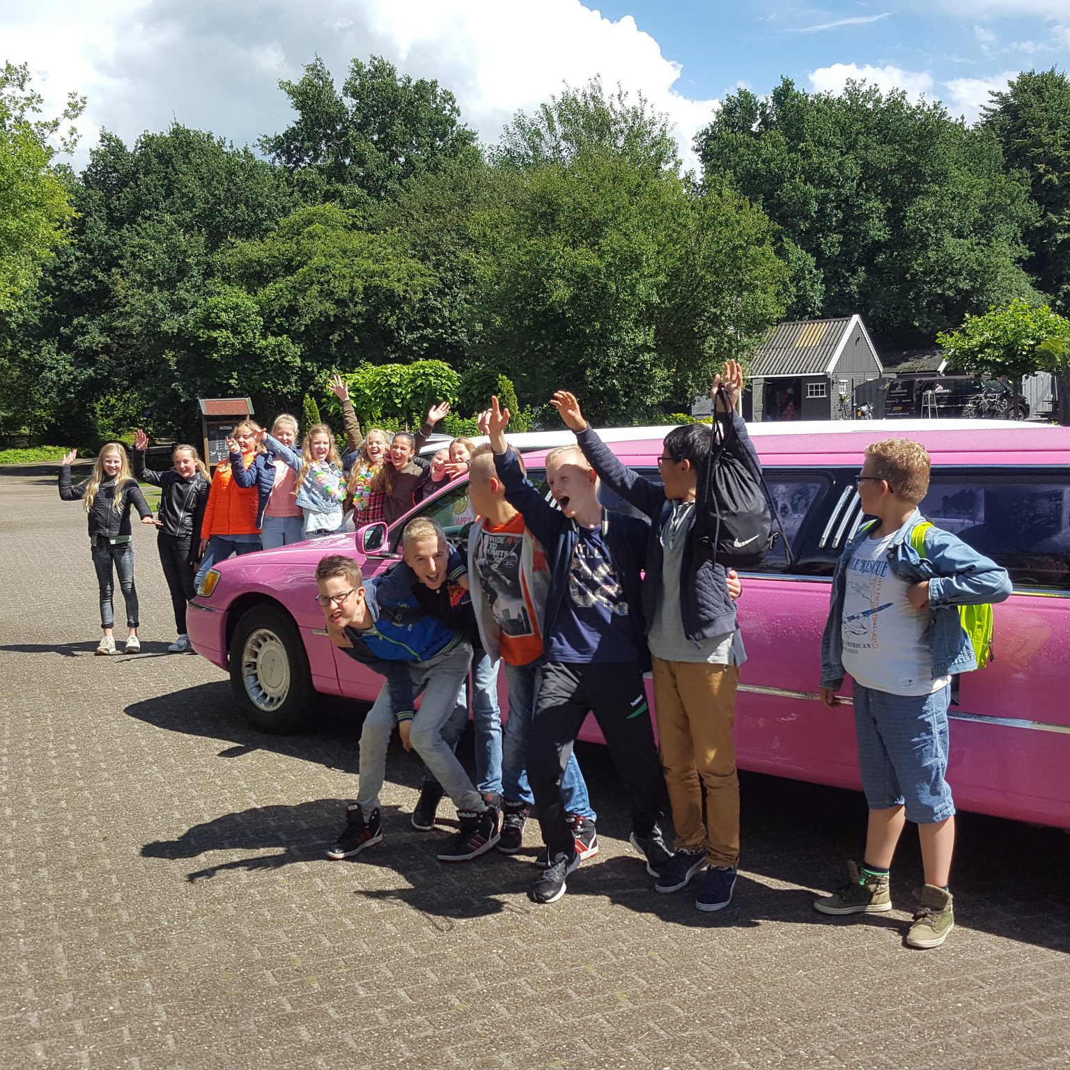 LIMO SERVICE DRENTHE – Betaalbare limousine huren in heel Nederland!